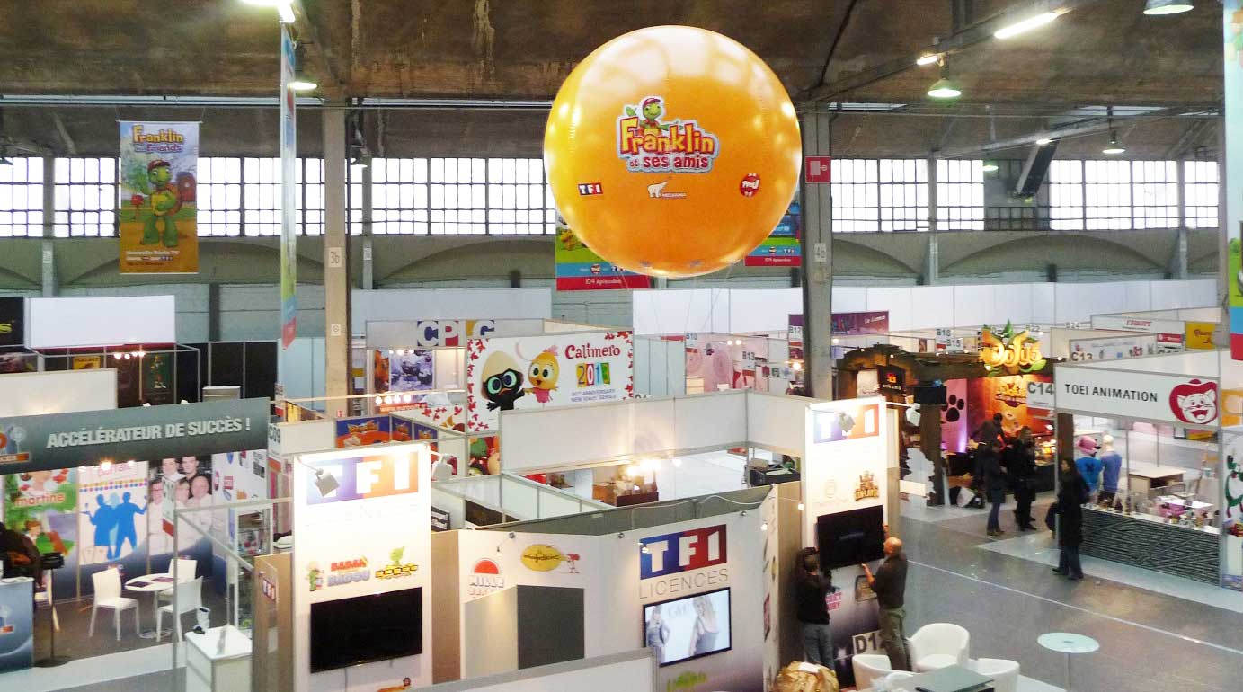 Signalétique publicitaire sur mesure : mascotte, ballon, totem exterieur